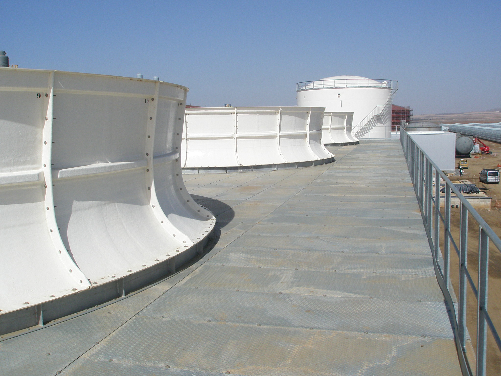 Step-by-step for the installation of cooling towers